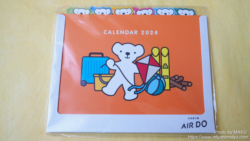 AIRDO就航25周年記念のピンバッジコレクションと2024年卓上カレンダー昨年との違い | 北の暮らし ～札幌・宮の森から～